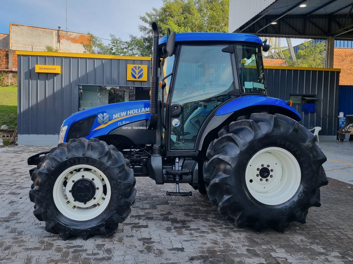 TRATOR, TL5.80 - Marca: NEW HOLLAND - CRM - Super Tratores